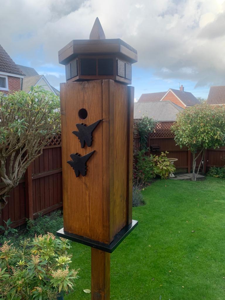 The Control Tower - Birdhouse - Bird & Lodgings